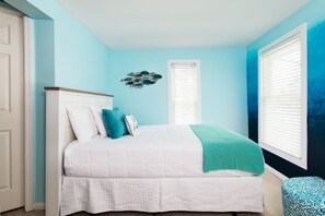 Book Looking Glass Beachfront Inn in Grand Haven | Hotels.com