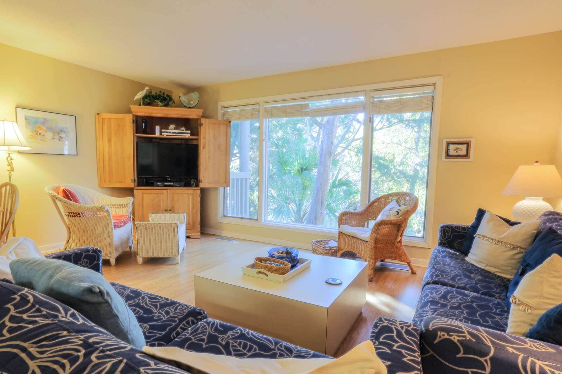 Lagoon Views, Private Balconies, Wildlife, En Suite Bathrooms, Pool & 2 Master Beds. 5 Min To Beach - Mount Pleasant, SC