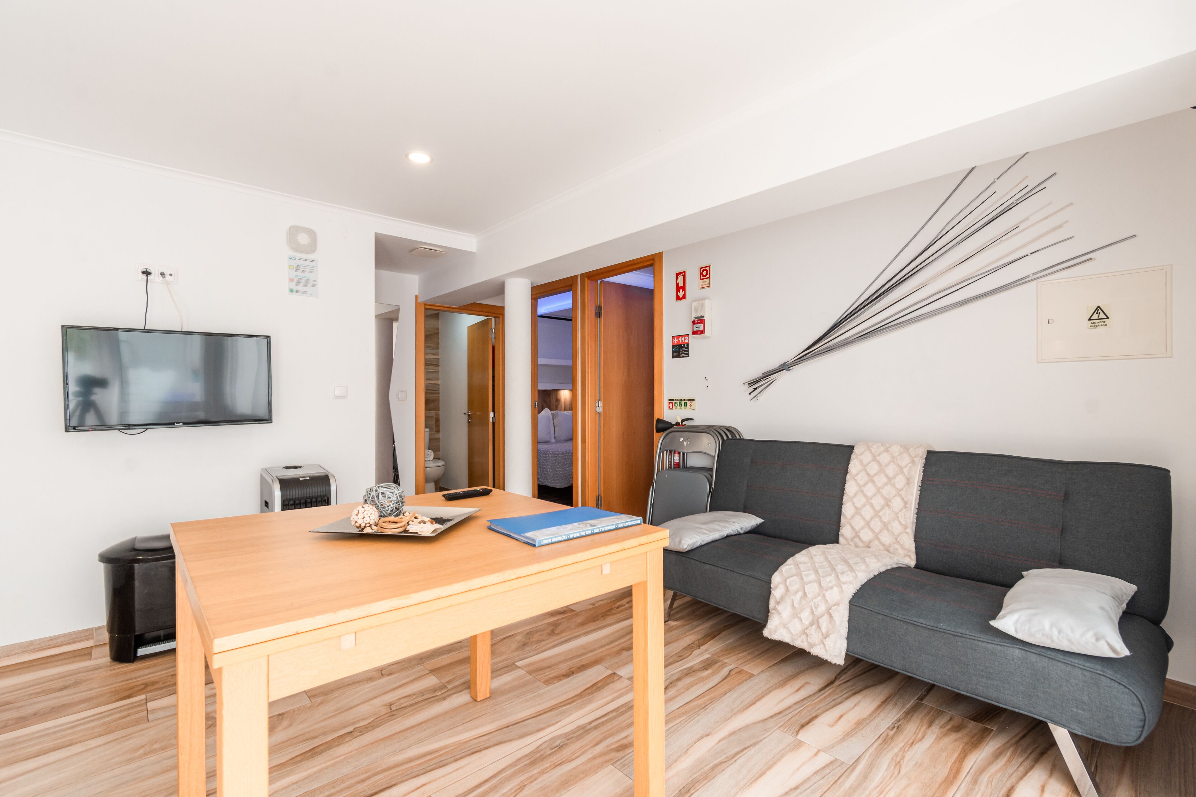 Apartamento C/patio Compartido A 200 Metros, 3 Mn A Pie, De La Playa De Peniche. - Portugal