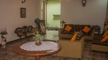 Quarto casal standard | Área de estar | TV