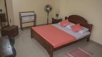 Quarto casal standard | 1 quarto, ferros/tábuas de passar roupa, Wi-Fi de cortesia