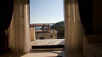 Apartamento Deluxe, 2 quartos, 2 casas de banho, vista para o mar (St. George) | Roupa de alta qualidade, ferro/tábua de engomar, Wi-fi grátis