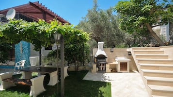 Villa, piscina privativa (Check-in 2 PM) | Comodidades da casa de banho | Um polibã, artigos de higiene pessoal grátis, um secador de cabelo