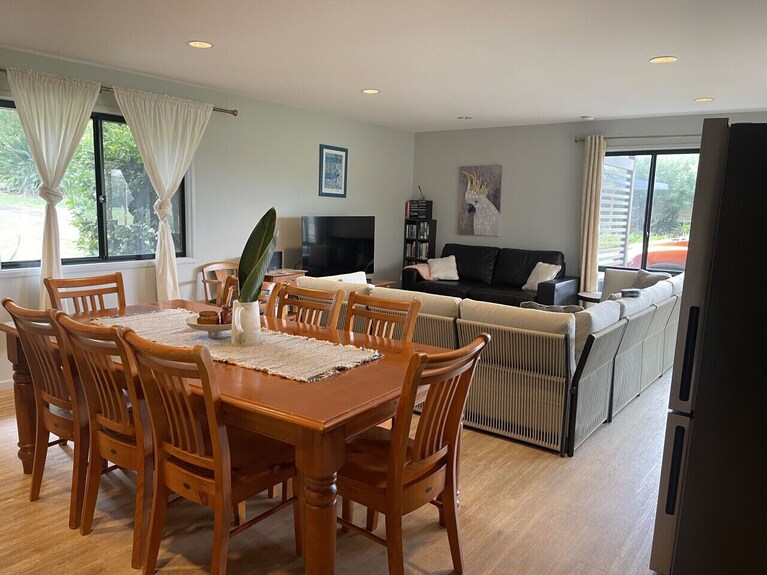 Golf & Beach Bliss: Book Direct In Salamander Bay - Port Stephens