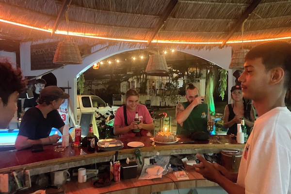 Café da manhã, almoço e jantar; local e internacional