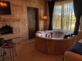 Quarto de Luxo | Roupa de alta qualidade, camas de colchão viscoelástico, minibar 