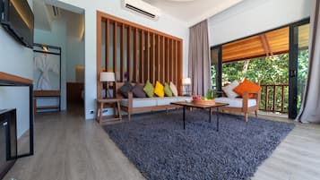 Suíte premier, acessível, vista para o mar | Sala de estar | TV LCD