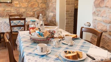 Pequeno-almoço inspirado na cozinha local diário incluído