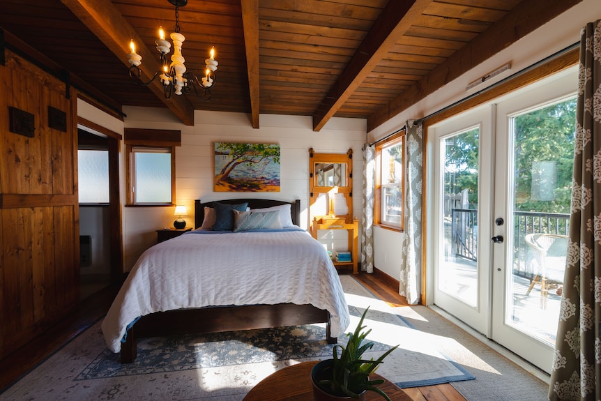 The Tuck Away Suite In Historic Peachland - British Columbia