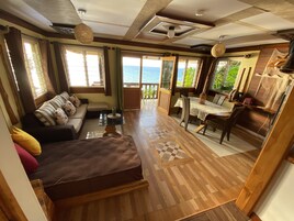 Vila panorâmica, 1 quarto | Área de estar | TV de tela plana