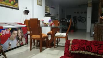 Pequeno-almoço (4200.00 COP por pessoa)