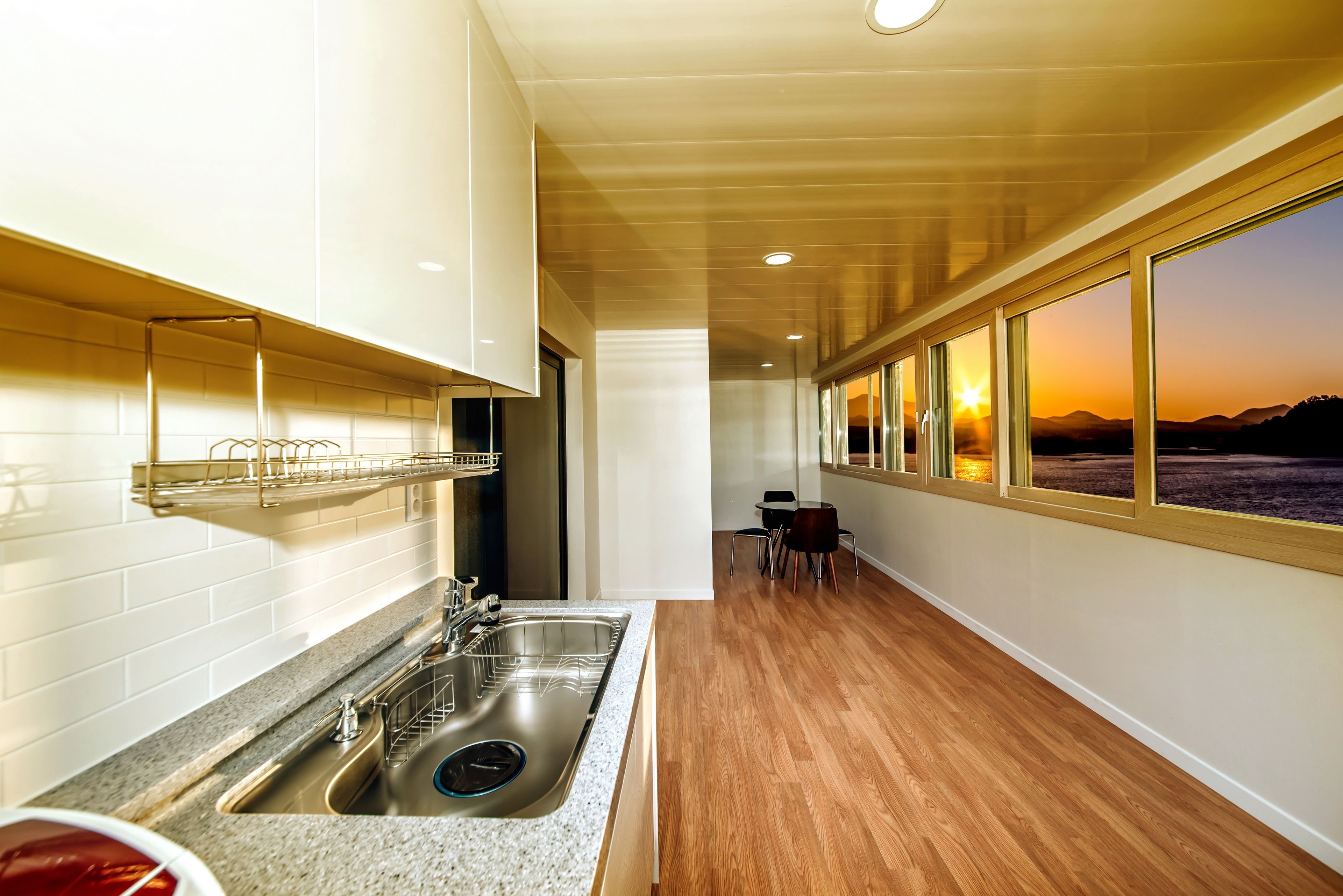 Quarto família, vista para o oceano | Cozinha americana privada | Geladeira, chaleira elétrica