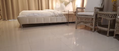 Estúdio Deluxe, 1 quarto, vista para a praia, junto à praia | 1 quarto, cofre no quarto, Wi-fi grátis, roupa de cama fornecida