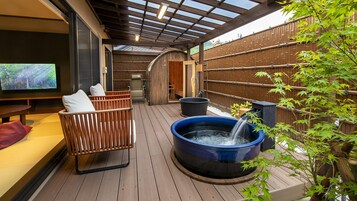 Cofre no quarto, secretária 