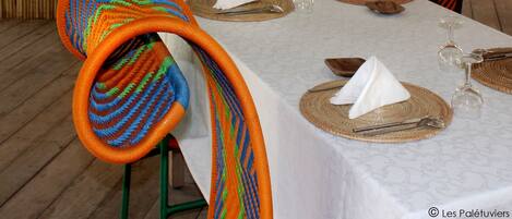 Pequenos-almoços servidos, cozinha local e internacional