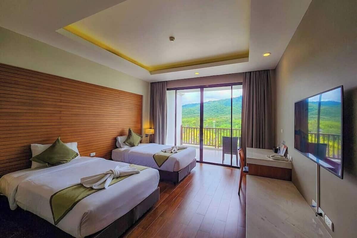 Roupa de alta qualidade, minibar, cofre no quarto, secretária 