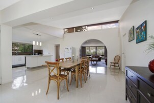 Casa, 4 quartos | Restaurantes