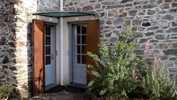 Quarto casal ou duplo, vista para a colina | Roupas de cama premium, edredons de pluma, frigobar, cofres nos quartos