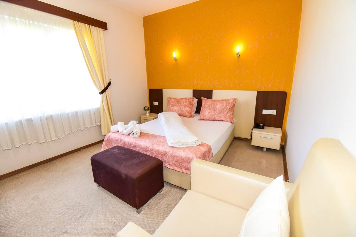 Roupas de cama premium, frigobar, escrivaninha, Wi-Fi de cortesia