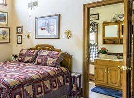 Quarto, casa de banho privativa | Secretária, ferro/tábua de engomar, Wi-fi grátis 