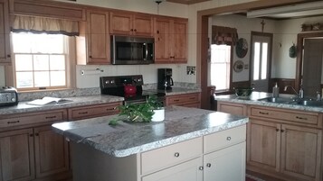 Café da manhã completo grátis todos os dias