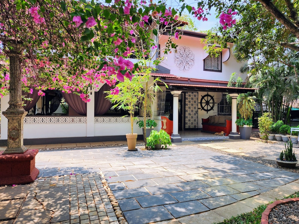 5 Bedroom Heritage Goan Villa - Goa