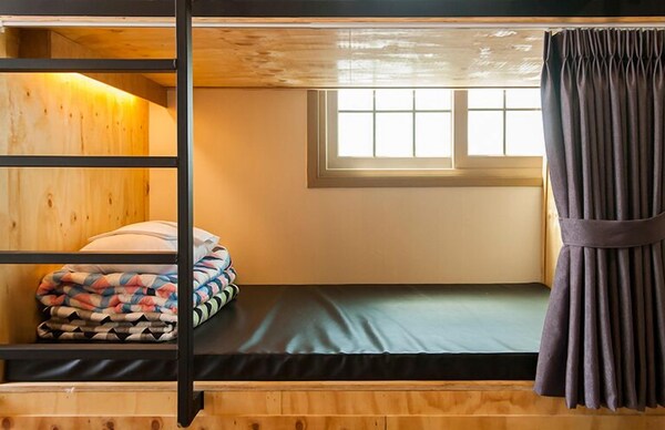 On The Stone Guesthouse 2 - Hostel - Jeju-do