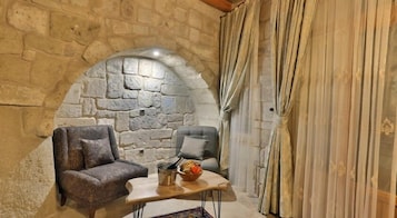 Quarto Deluxe | Sala de estar | Televisor LED