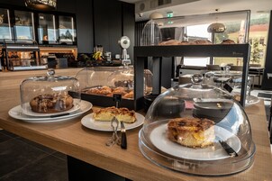 Pequeno-almoço tipo buffet diário incluído 