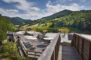 Terraço com espreguiçadeiras