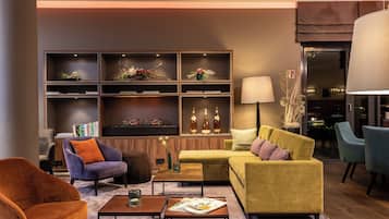 Este bar no lobby do hotel