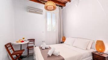 Quarto standard, banheira de imersão | Cortinas blackout, Wi-Fi de cortesia, roupa de cama