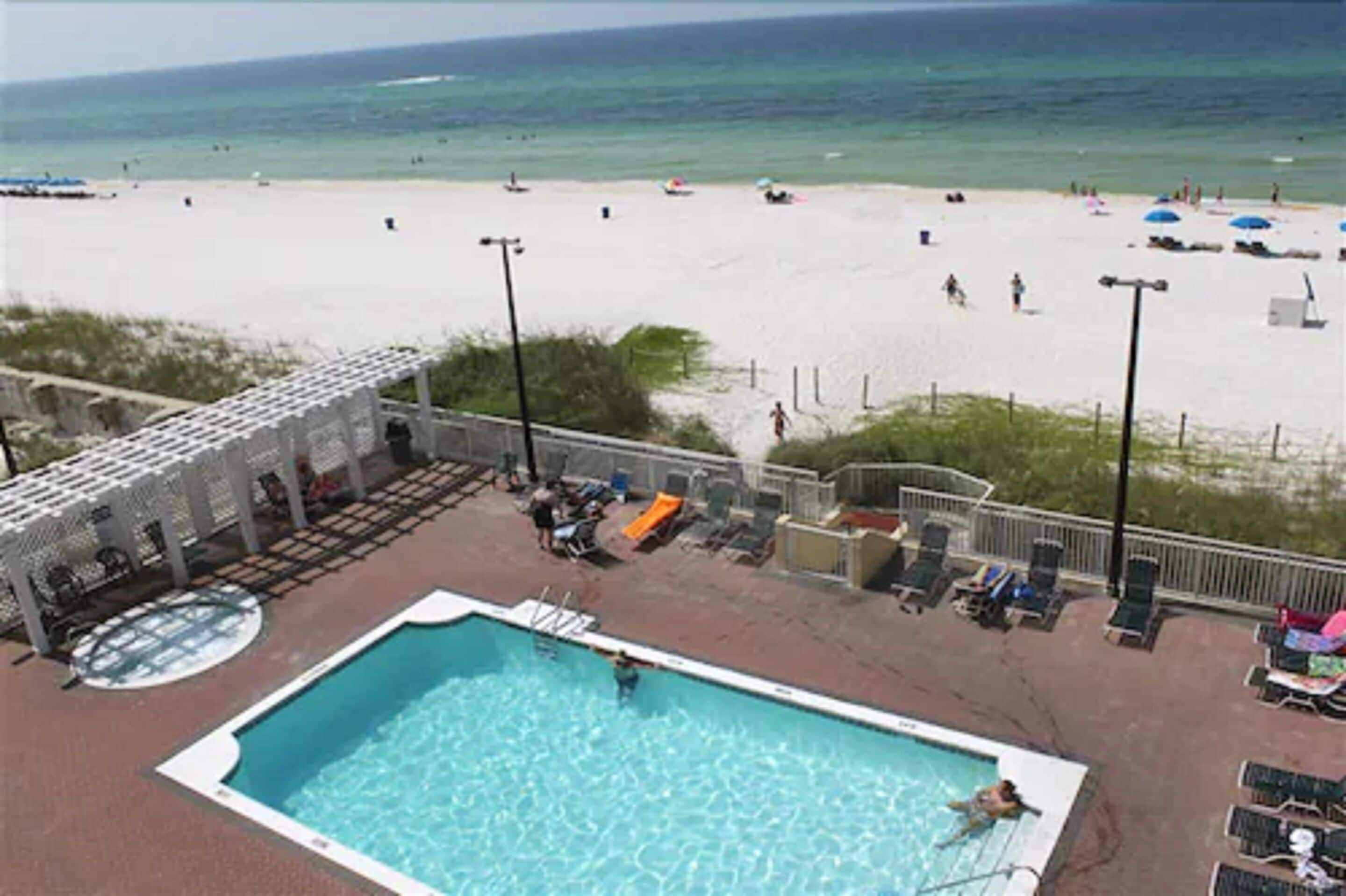 2 piscinas exteriores, espreguiçadeiras 