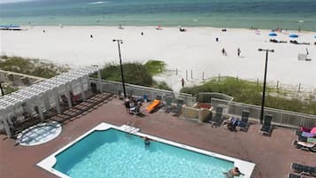 2 piscinas exteriores, espreguiçadeiras