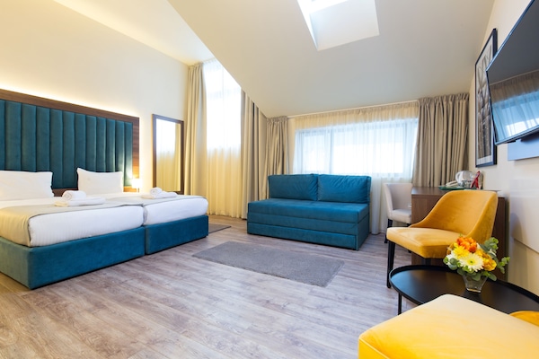 Quarto Duplo ou Twin Superior | Roupa de alta qualidade, minibar, cofre no quarto, secretária
