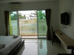 Quarto casal standard | Escrivaninha, cortinas blackout, Wi-Fi de cortesia