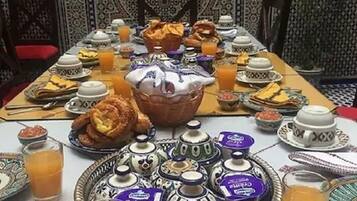 Café da manhã continental grátis todos os dias