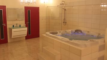 Apartamento (President Apartment with Wellness) | Hidromassagem interna