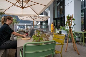 Pequenos-almoços, almoços e brunches (fins de semana) servidos