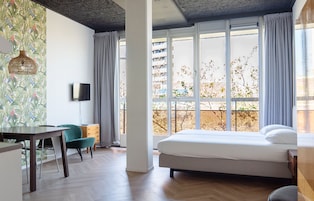 Quarto Duplo Superior | Roupa de alta qualidade, cofre no quarto, secretária 