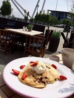 Terraço com espreguiçadeiras