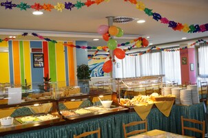 Pequeno-almoço tipo buffet diário (5 EUR por pessoa) 