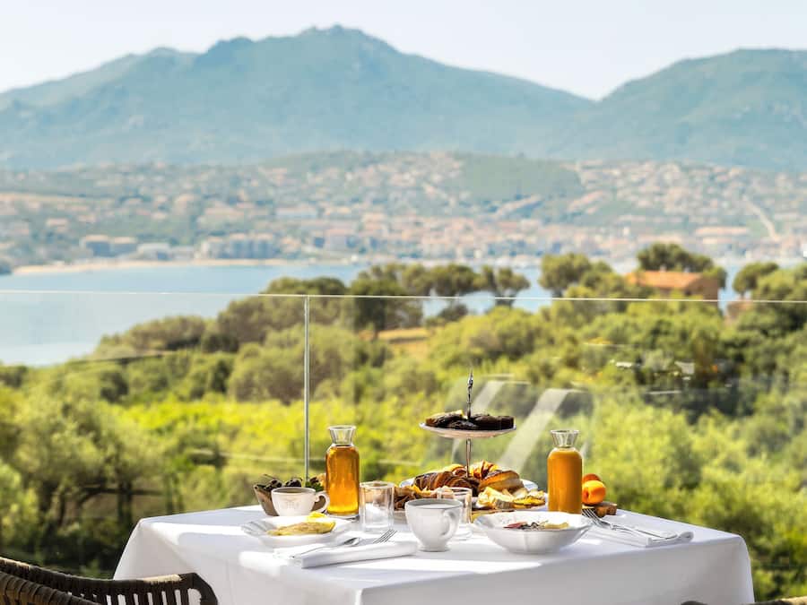 Café da manhã continental todos os dias (EUR 25 por pessoa)