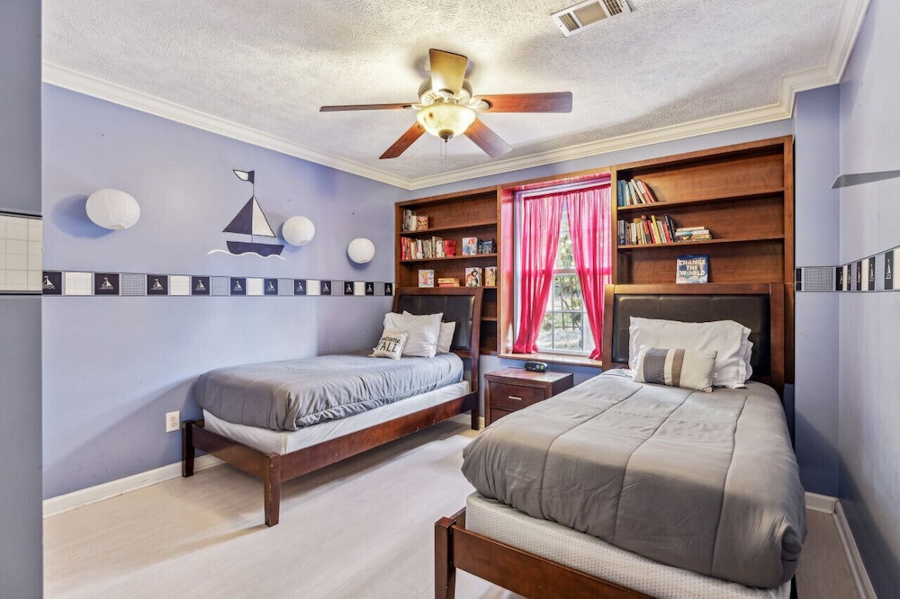 Amazing Entertainment Home Near Airport & Downtown - Mt. Juliet, TN