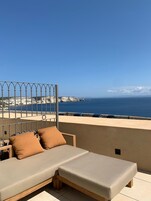 Quarto Superior, terraço, vista para o mar | Roupa de alta qualidade, cofre no quarto, com decoração personalizada 