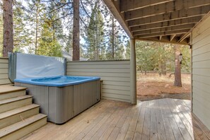 Elegant home with pool, private hot tub, game room, deck & SHARC passes ...