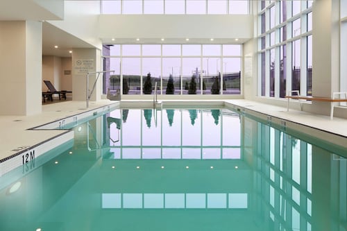 DoubleTree by Hilton Montreal Airport