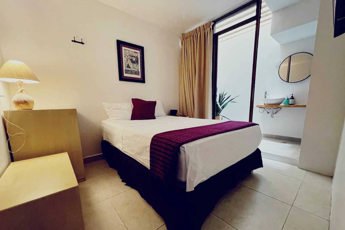 Quarto Duplo Deluxe, 1 quarto | Roupa de alta qualidade, edredões de penas, cofre no quarto 