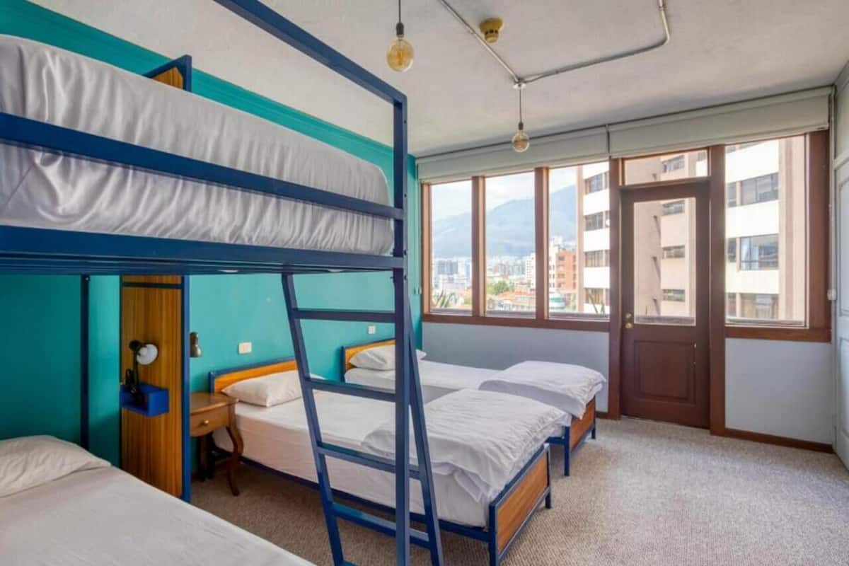 Quarto Triplo | Wi-fi grátis, roupa de cama fornecida