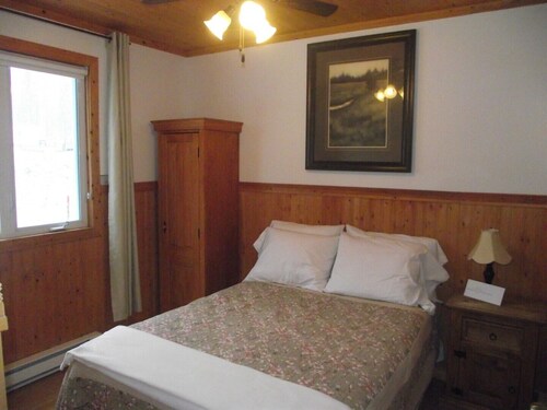 Chalet Sur Le Bord Du Lac De Deux Chambres Le Kim - Saguenay